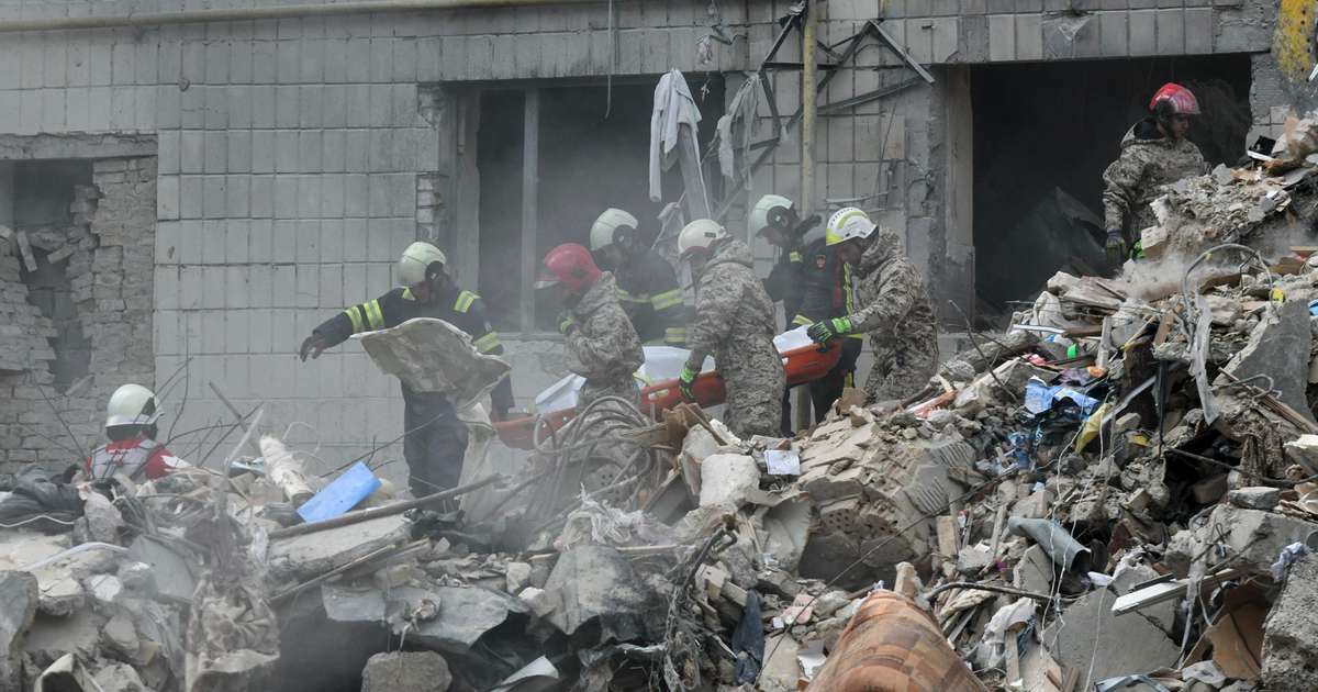 Rúmlega 20 talin af eftir loftárásir á Kænugarð - RÚV.is