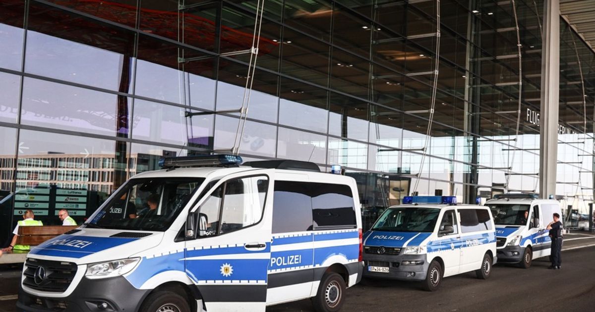 Límdu sig föst við flugbrautir - RÚV.is