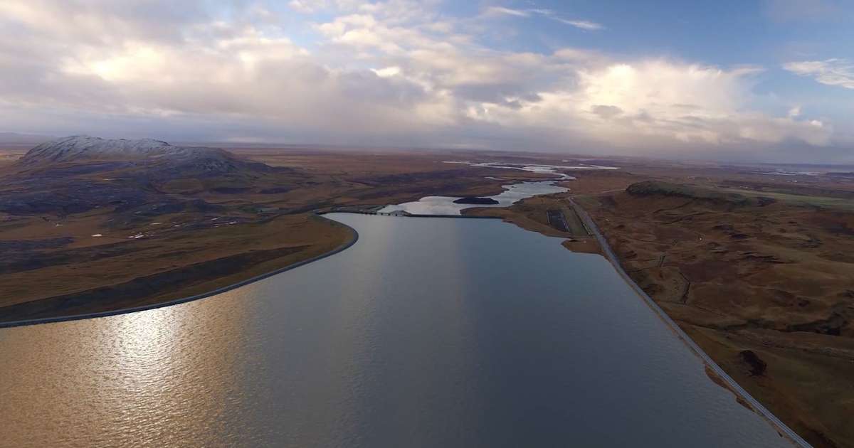 Split views over resuming power plant construction - RÚV.is