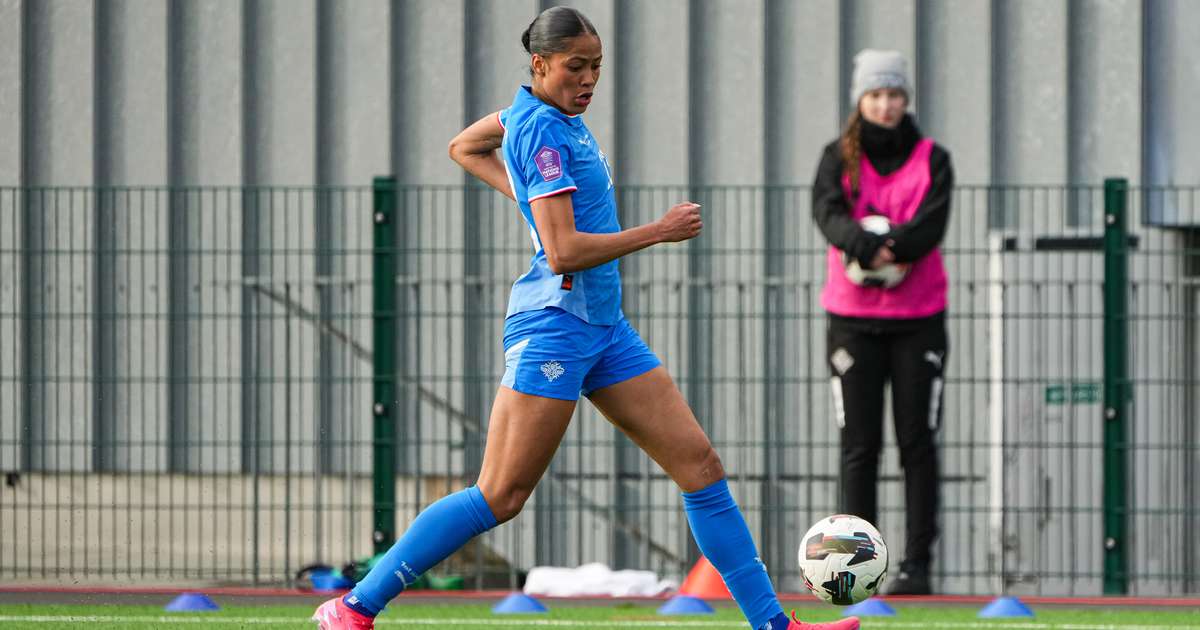 Sjáðu: Boltinn vildi ekki inn gegn Noregi - RÚV.is