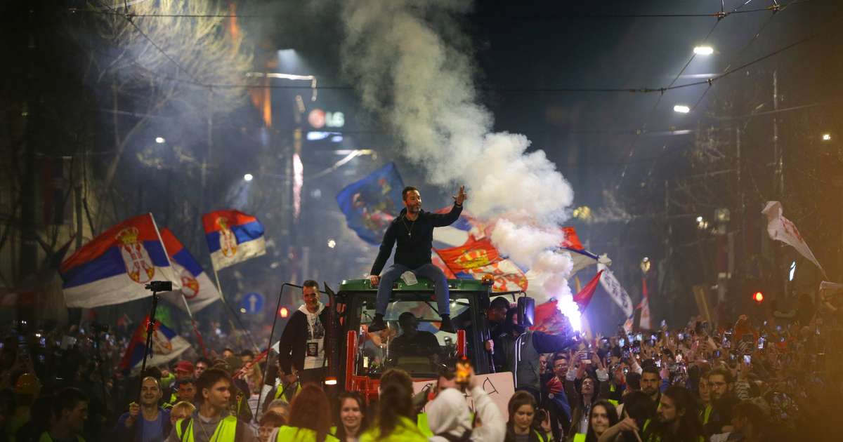 Serbneskir mótmælendur hjóla til Strassborgar í leit að hjálp - RÚV.is