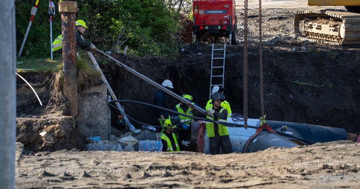 Ciepła woda napływa z powrotem do rur - RÚV.is