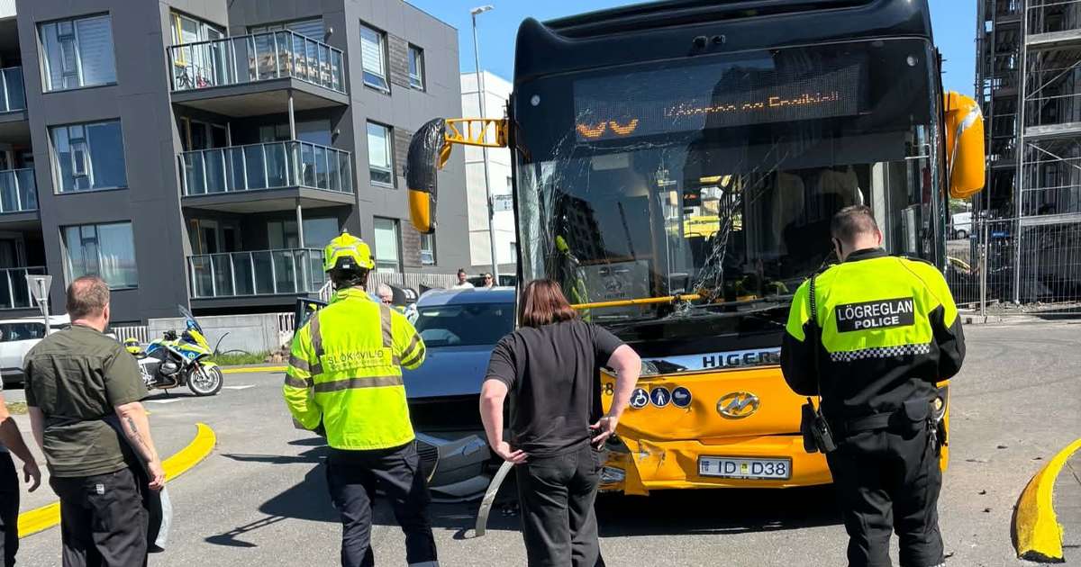 Árekstur við Hafnarbraut í Kópavogi - RÚV.is