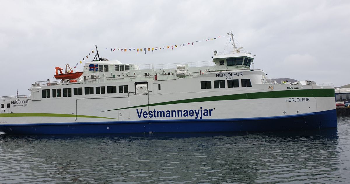 Westman Islands ferry makes switch to electric - RÚV.is