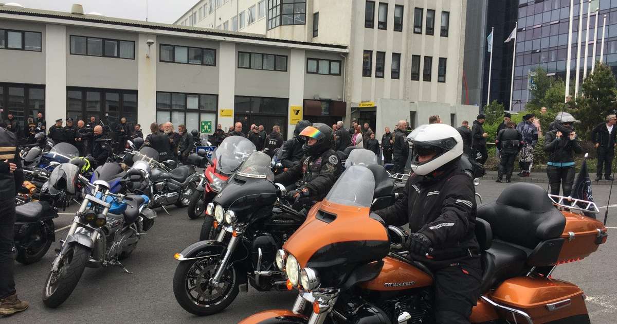 Bikers collect cans for Vegagerðin: "This is about human life” - RÚV.is