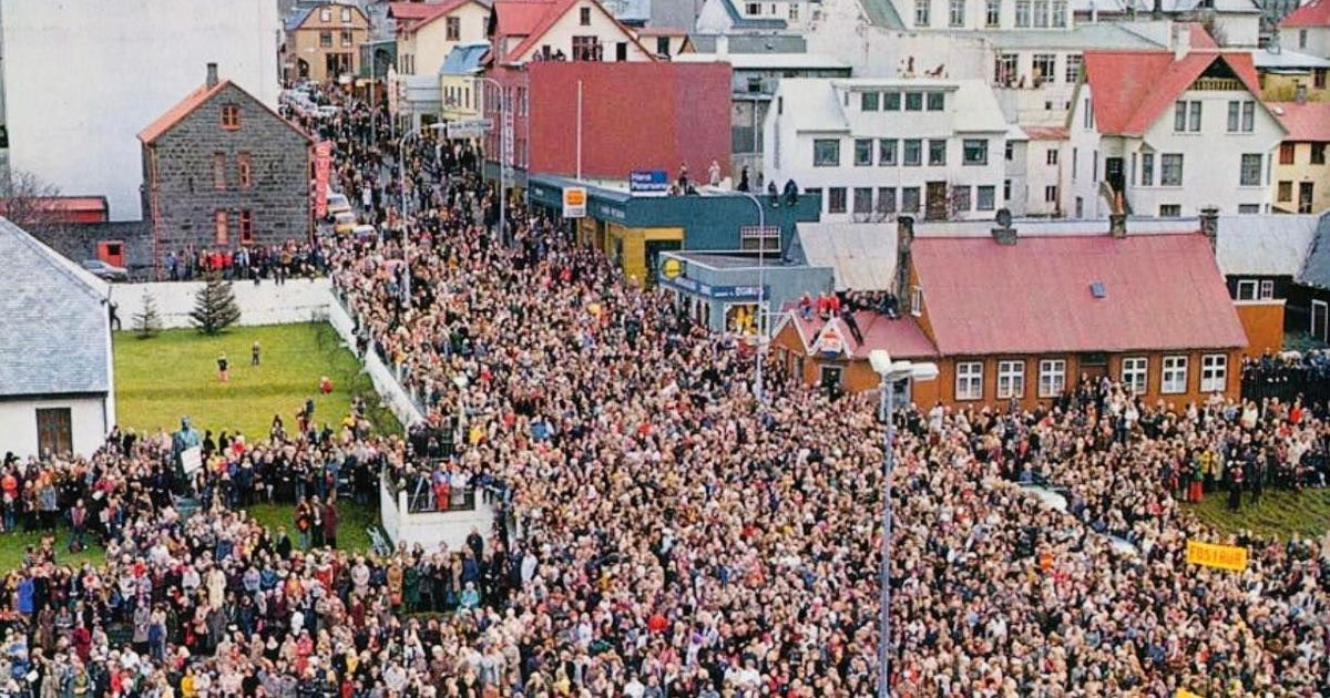 Konur hvattar til að ganga út klukkan 15:15 - RÚV.is