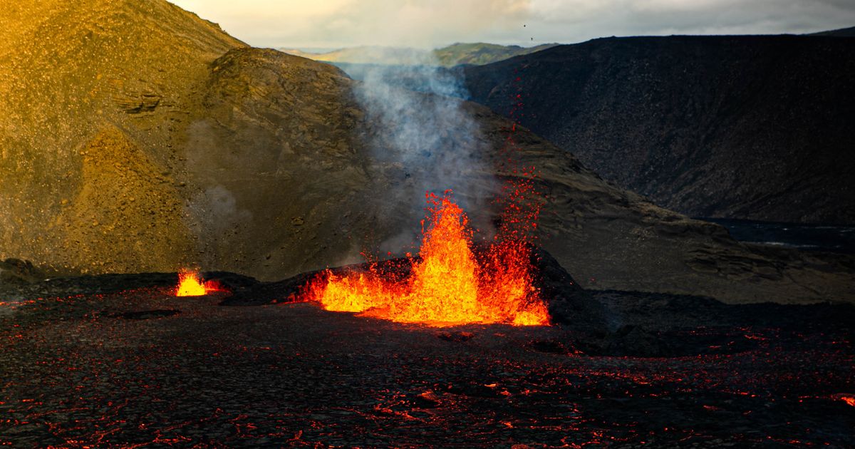 Drop in unrest means new fissure could open - RÚV.is