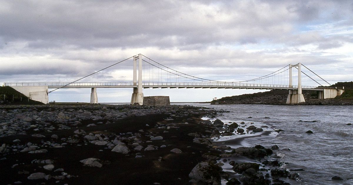 Sprungur komnar í turna brúar yfir Jökulsá á Fjöllum - RÚV.is