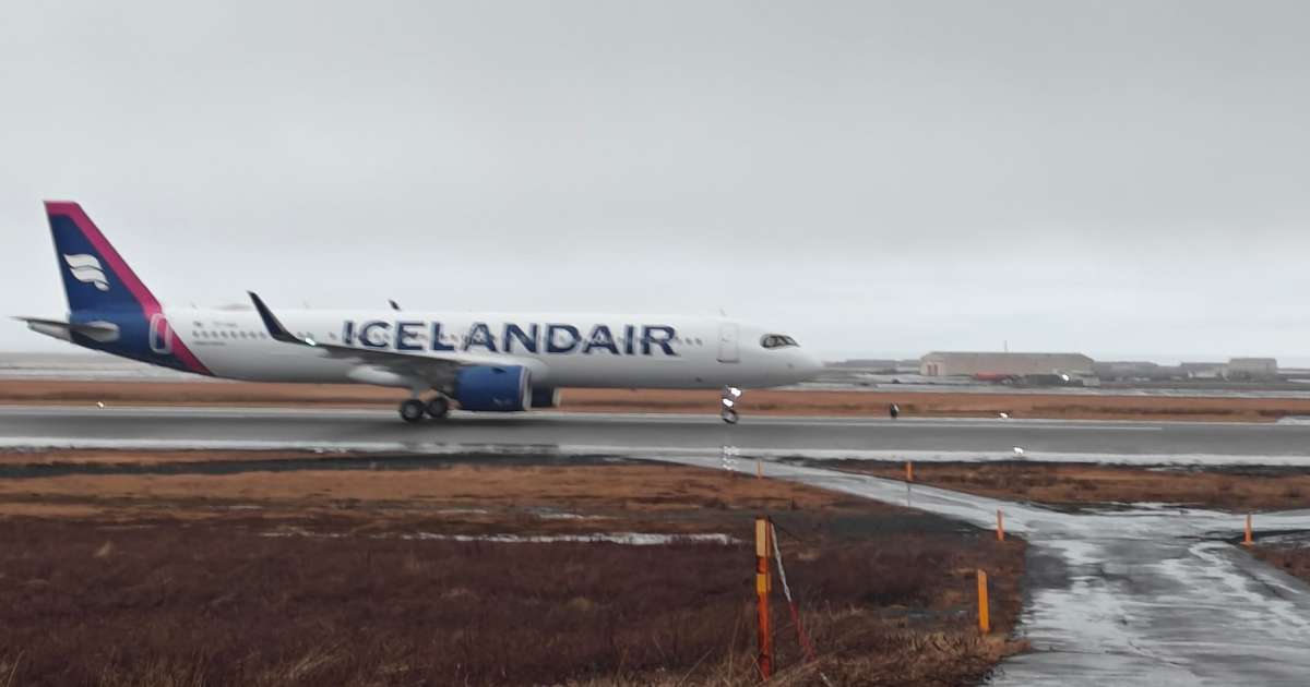 The first Icelandair Airbus arrives in Iceland - RÚV.is