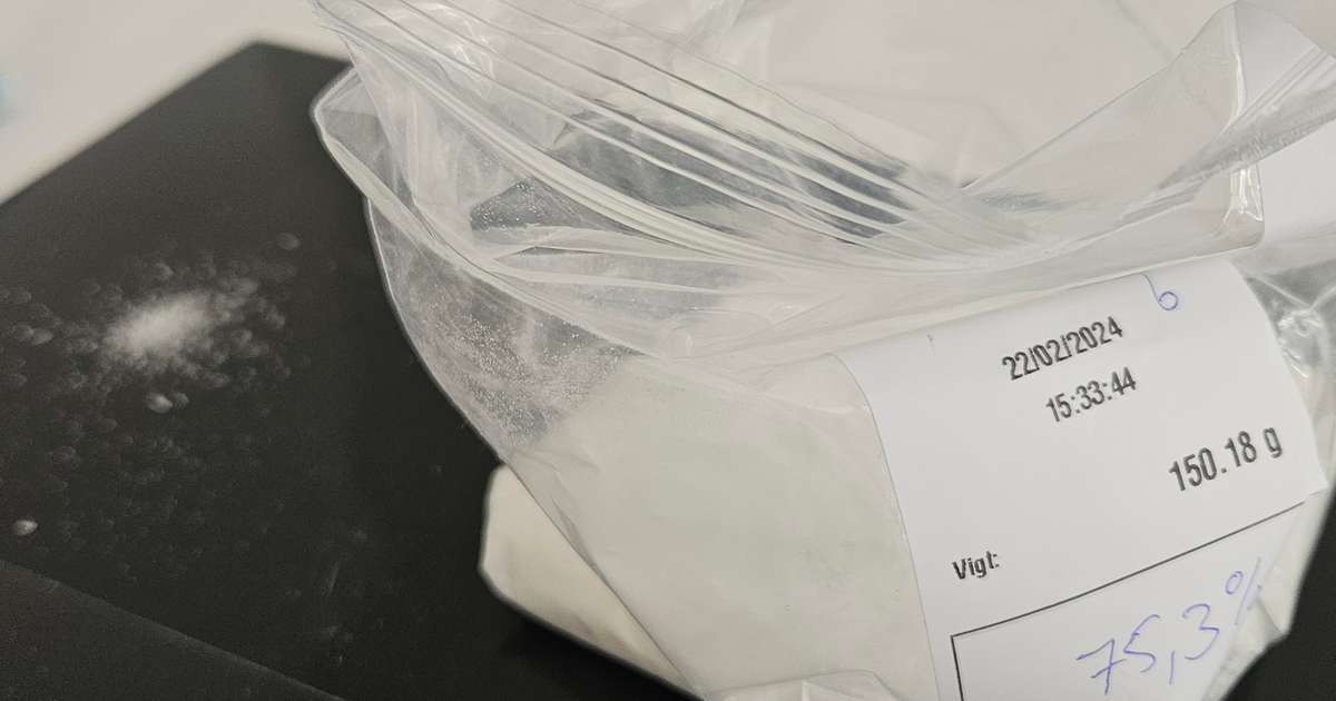 Fimm kílóum af kókaíni smyglað í bifreið - RÚV.is