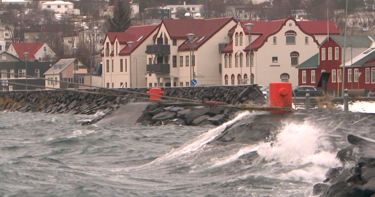 Weather alerts and poor driving conditions in the north of Iceland - RÚV.is