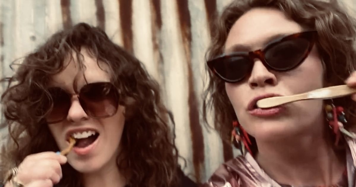 Silkikettirnir smyrja fórnir - RÚV.is