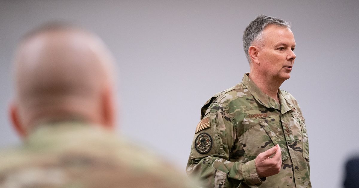 Hershöfðingi flughersins kveðst ekki útiloka geimverur - RÚV.is