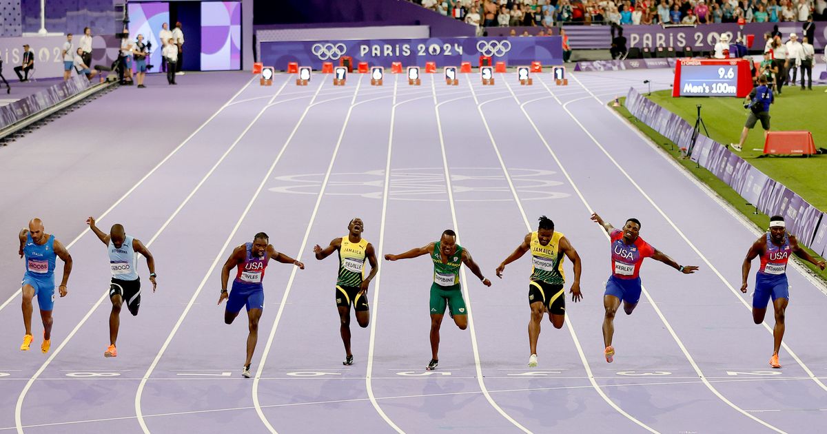 Sögulegt 100 metra hlaup – „Það er bringan sem telur“ - RÚV.is