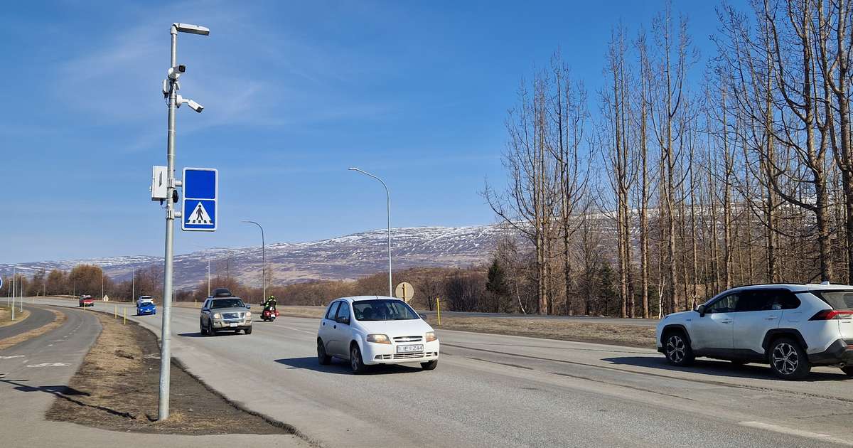 Over 20 degrees and risk of wildfires - RÚV.is