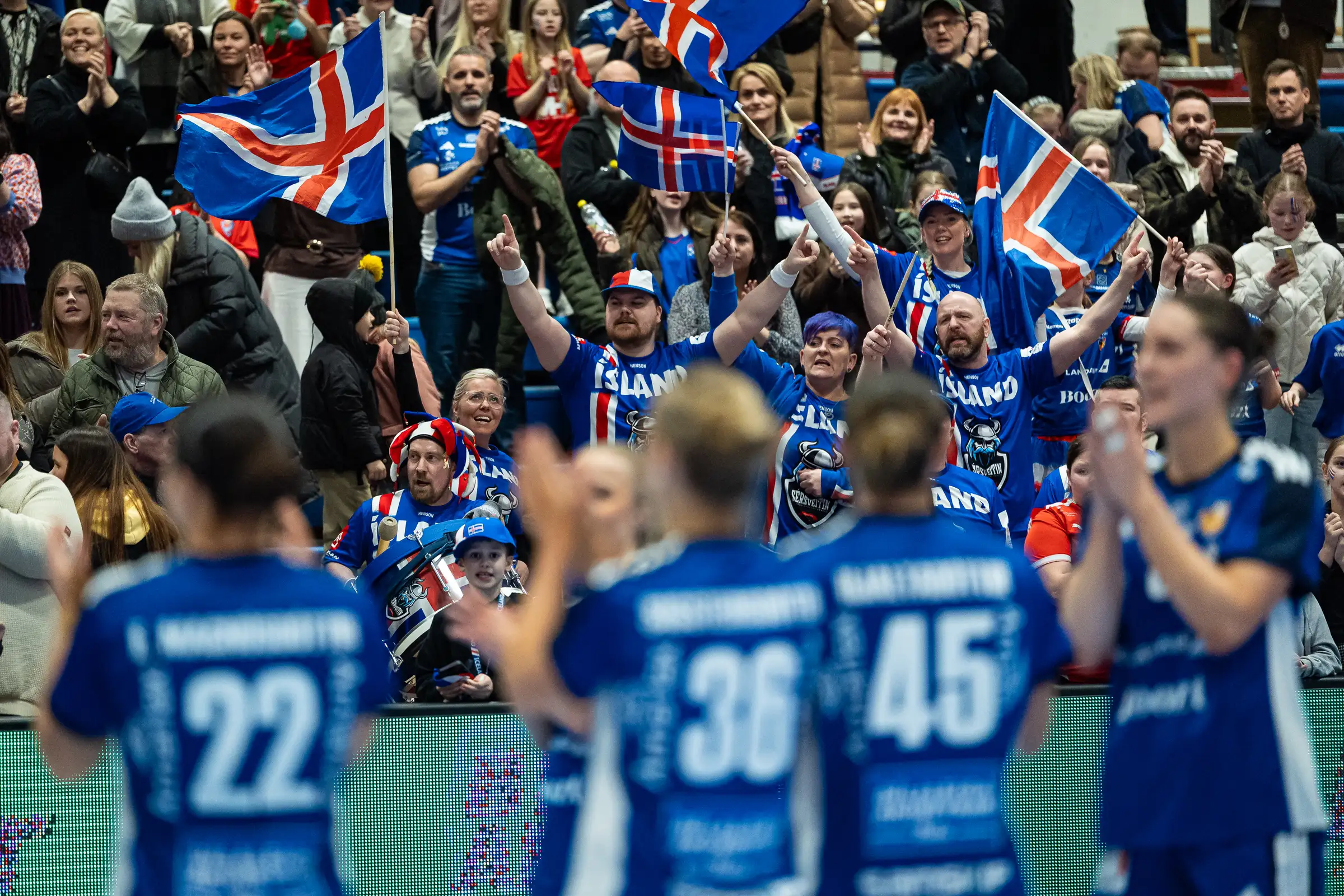 Í dag: Ísland þarf sigur gegn Færeyjum - RÚV.is