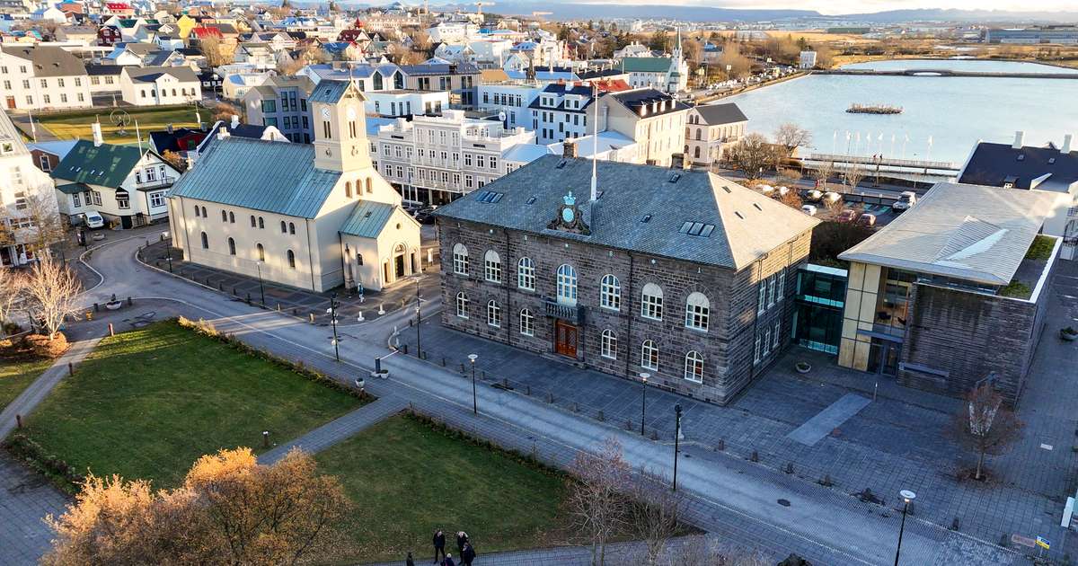 22 vilja verða skrifstofustjóri Alþingis - RÚV.is