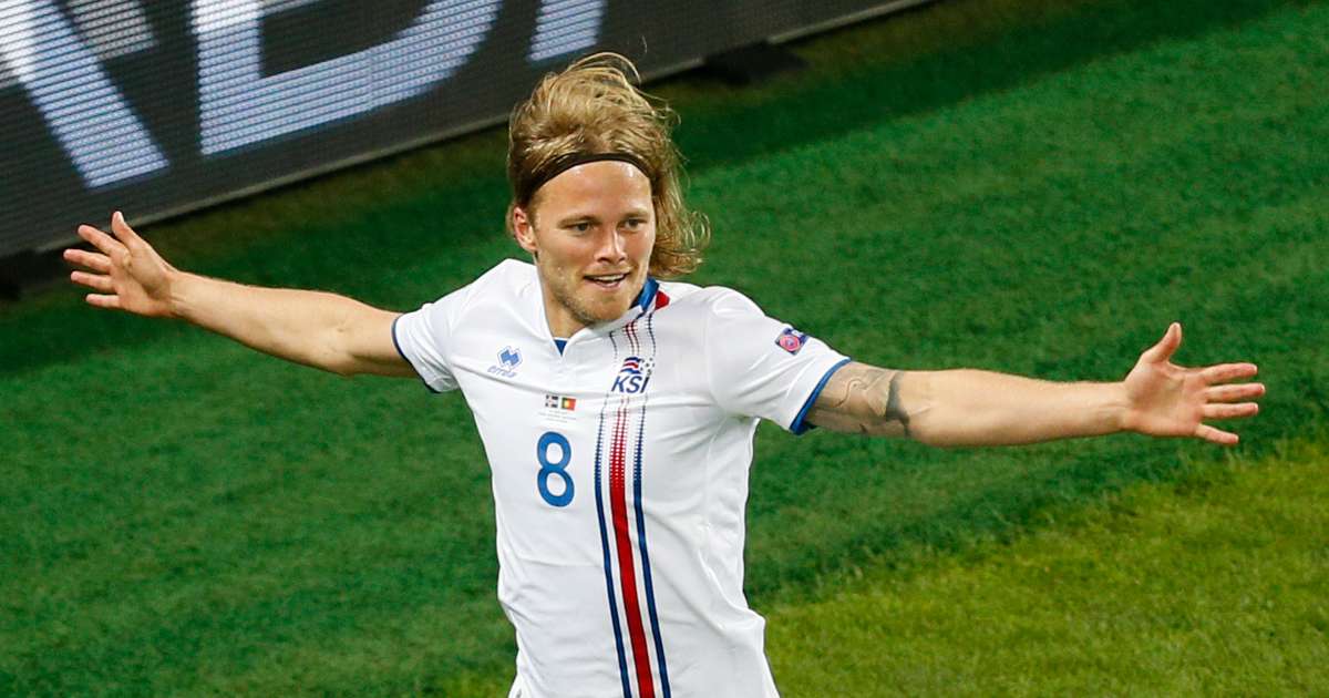 Birkir Bjarnason leggur skóna á hilluna - RÚV.is